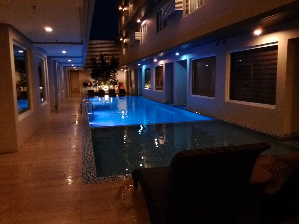 Uptown Pool | DreamTravelOnPoints