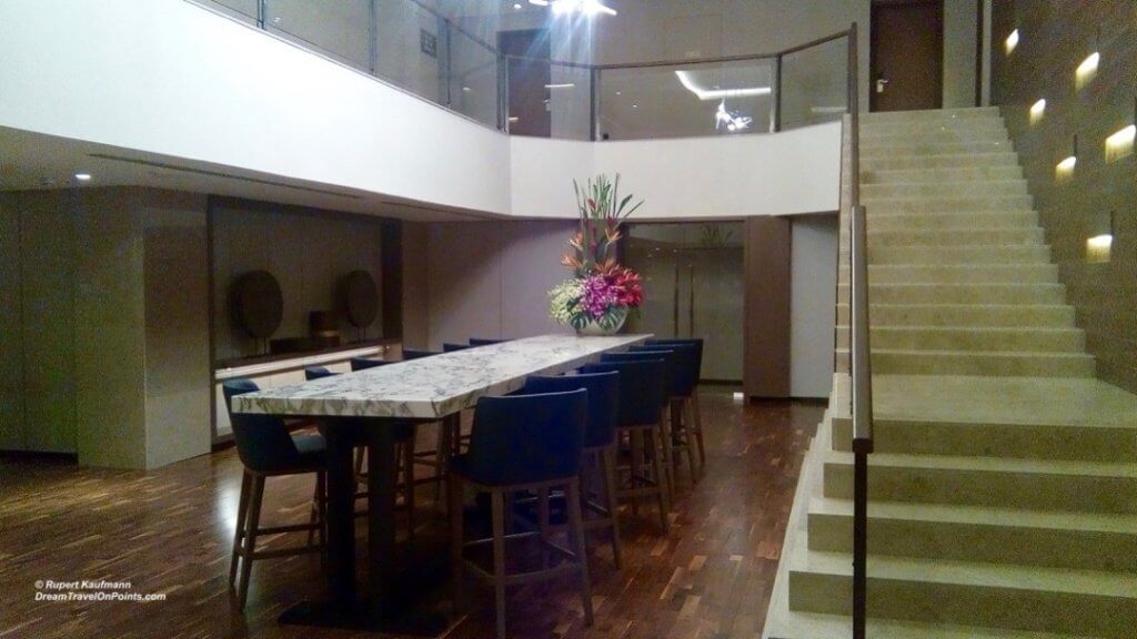 KK Hilton lounge3 | DreamTravelOnPoints