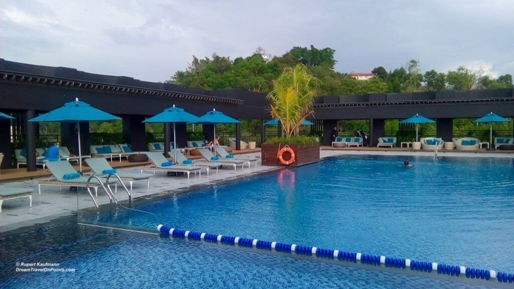 KK Hilton pool day | DreamTravelOnPoints
